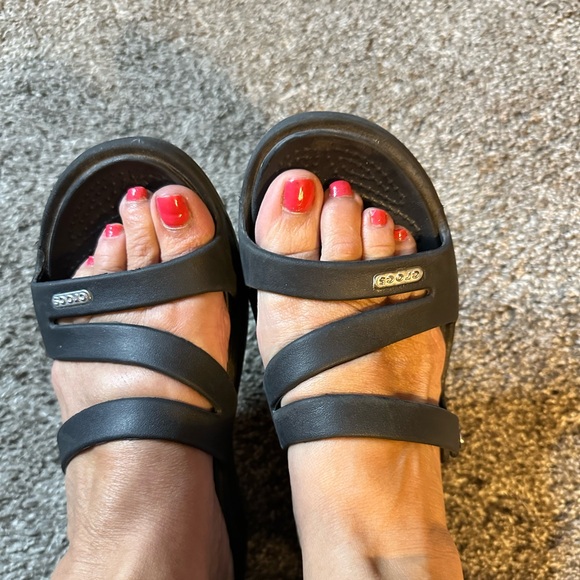 CROCS | Shoes | Crocs Black Minimalist Sandals For Everyday Comfort ...
